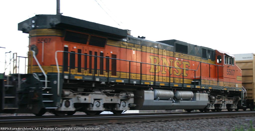 BNSF 5507